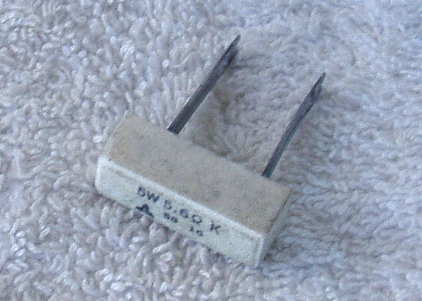 Mitsubishi 5.6 Ohm 5 Watt Wirewound CERAMIC BODY Fixed Resistor USED