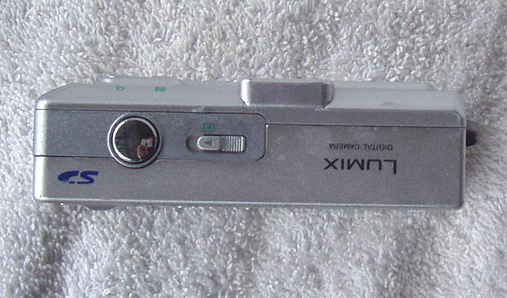 Early 2000's PANASONIC Lumix Model: DMC-F7 Compact Camera (AS-IS)