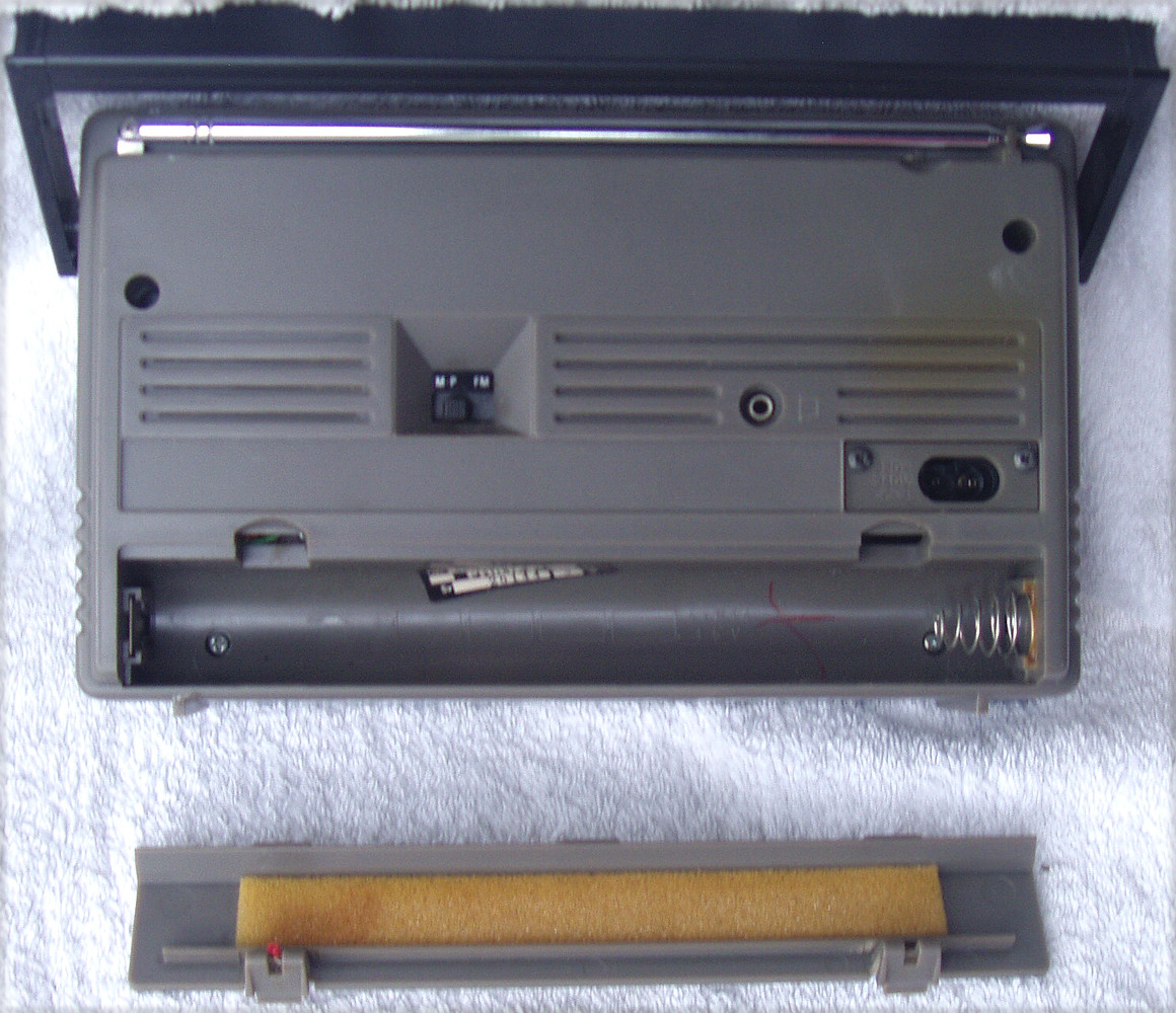 PHILIPS Model 270 Portable Transistor Radio AM/FM