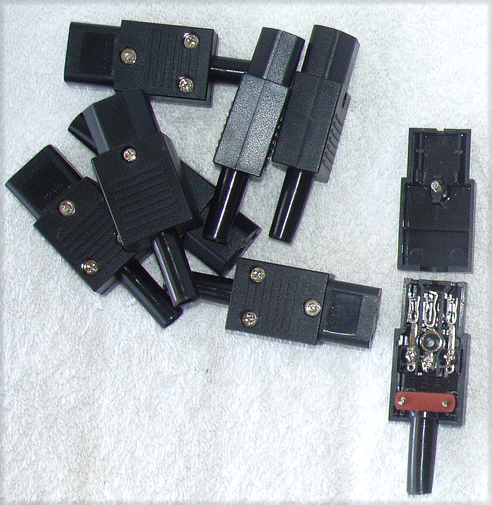 IEC C13 Female Inline Plug (1) NEW Old Stock