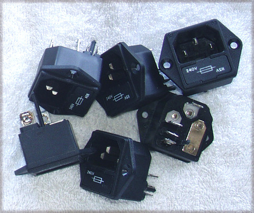 Panel Mount IEC SOCKET (Male) Isolated Switching Fuse Holder (USED Pull)