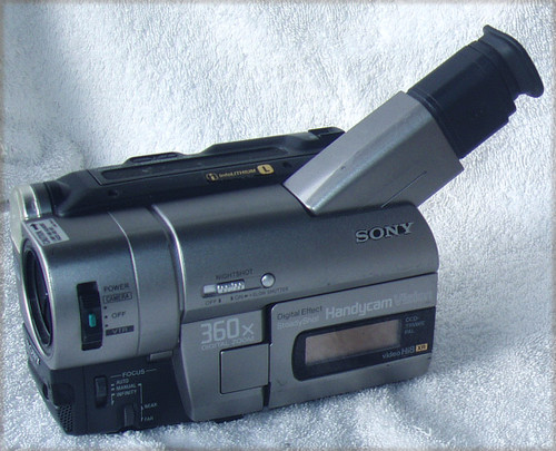1999 SONY Hi-8 Camcorder Model: CCD TRV66E PAL With Tape (AS IS)