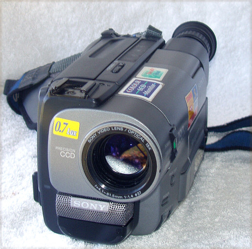 1997 SONY Hi-8 Camcorder Model: CCD TRV24E PAL With Tape (AS IS)