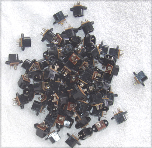 DC 2.1mm Switched Male Socket (Barrel Shape Panel Mount) USED