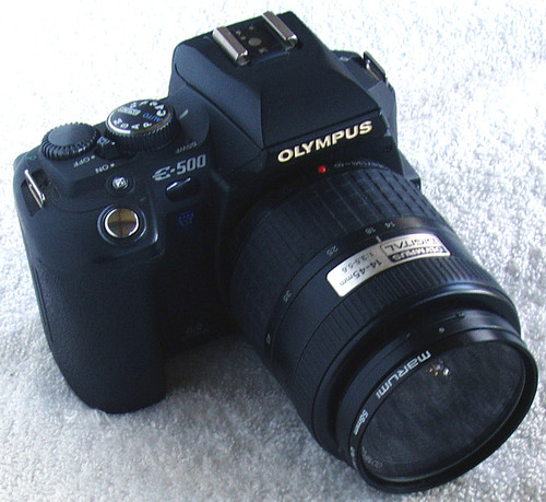 OLYMPUS DSLR Camera E-500 With Zuiko 14 ~ 45mm Lens (AS IS)