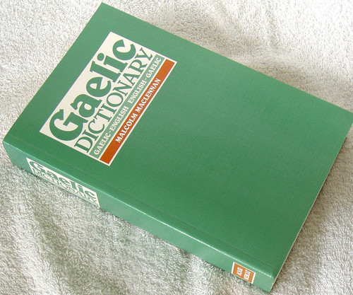 Language Book - GAELIC DICTIONARY (English Gaelic) Malcolm MacLennan 1999
