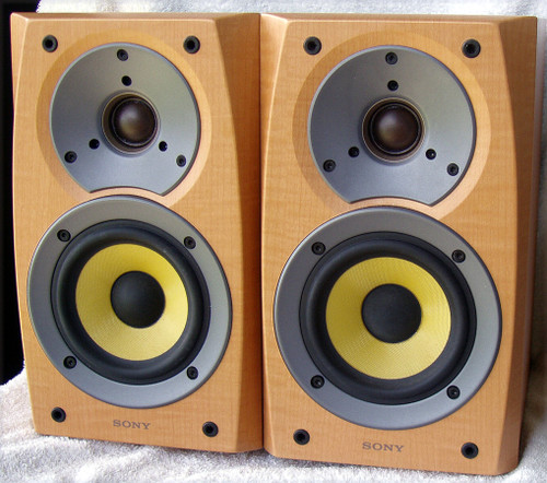 SONY Bookshelf Speakers (2) Model: SS CSD1 Good Sound WORKING