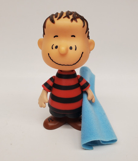 Memory Lane Peanuts A Charlie Brown Christmas Charlie Brown action ...