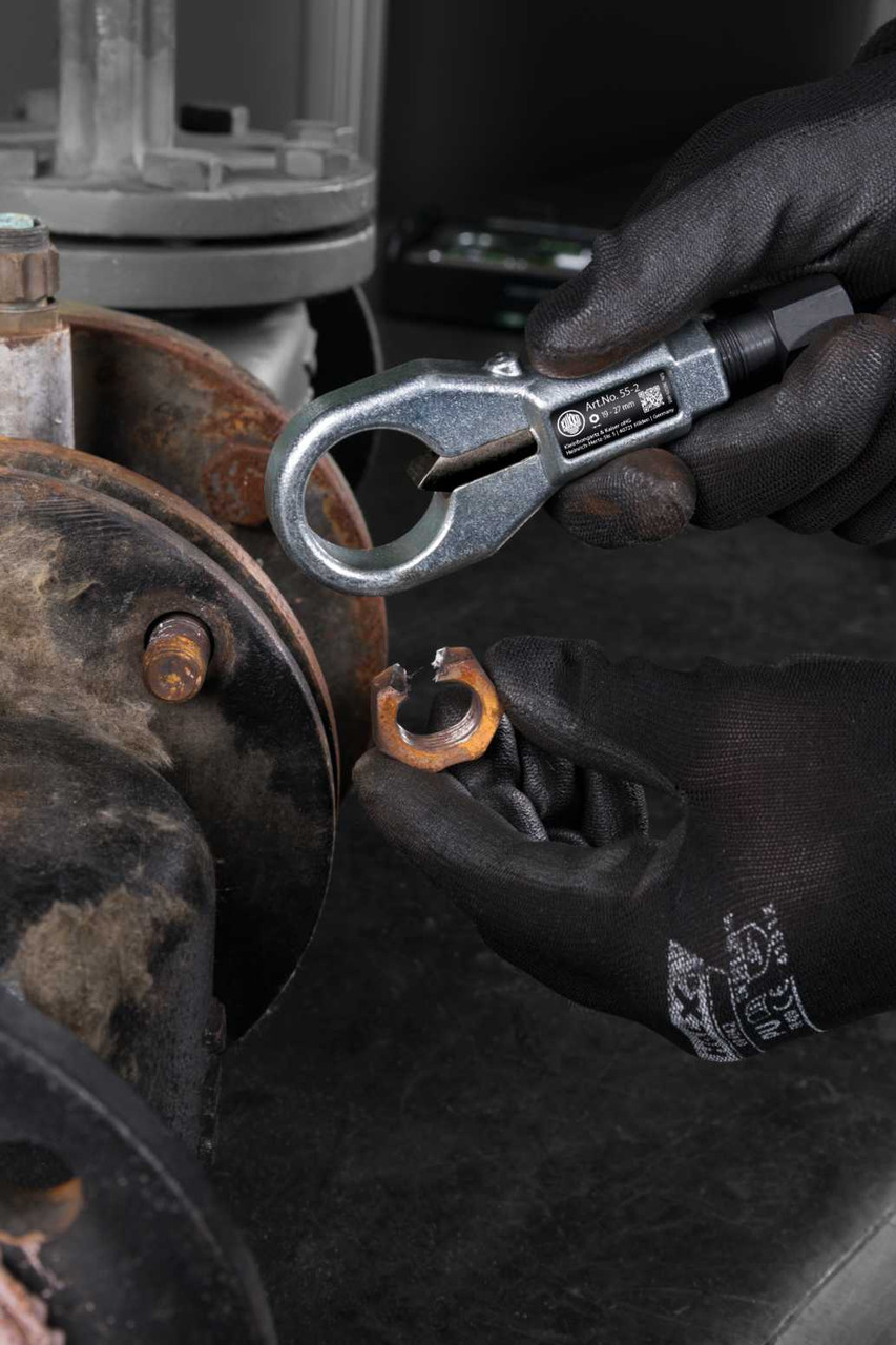 Single-Blade Mechanical Nut Splitter