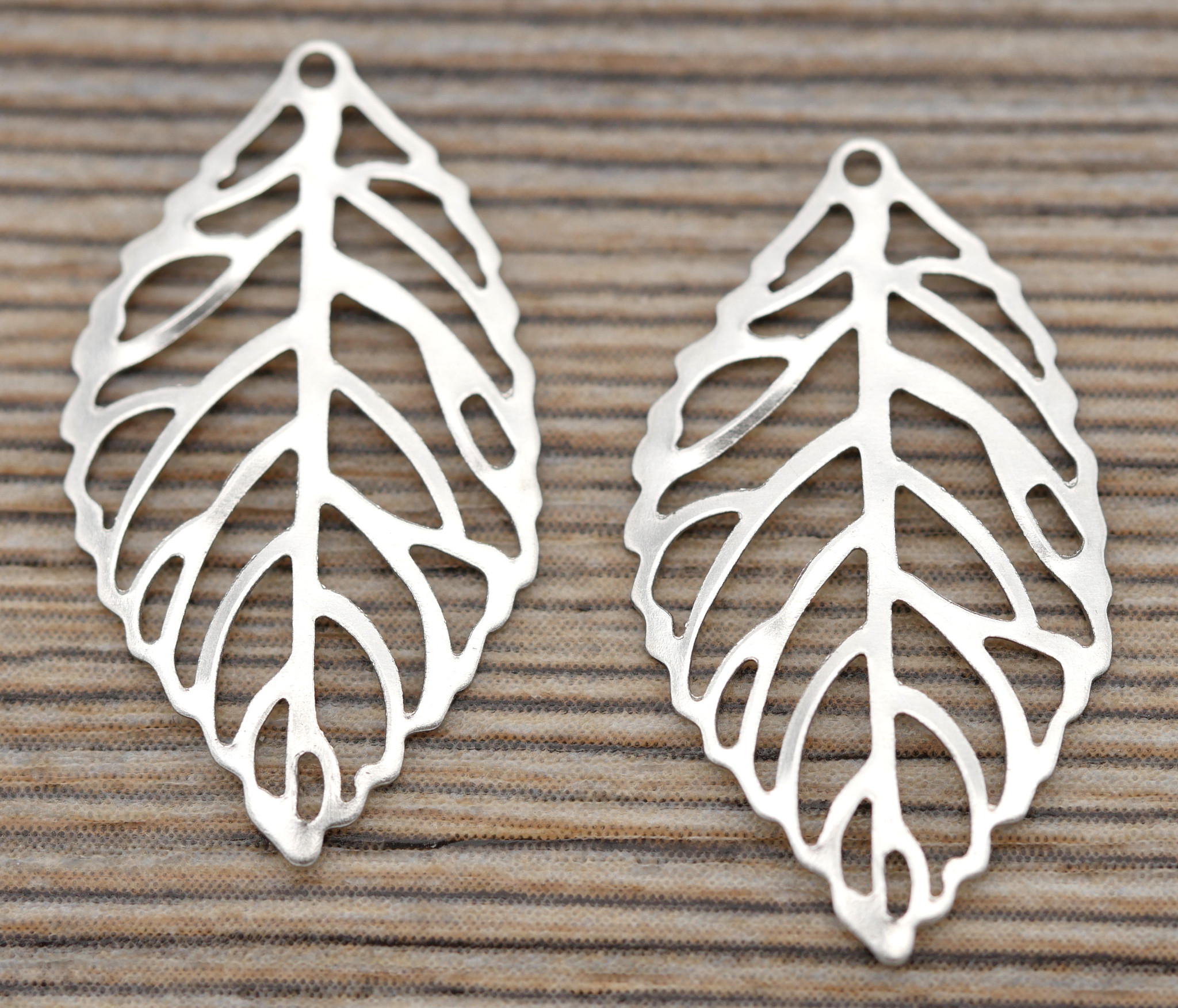 2pc 23.5x14mm Stainless Steel Filigree Leaf Pendant - Bead Box Bargains