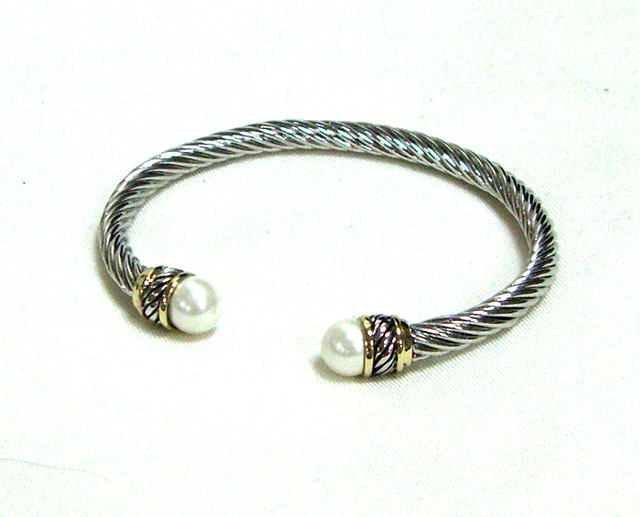 Cable Bangle two tone 5 mm pearl end