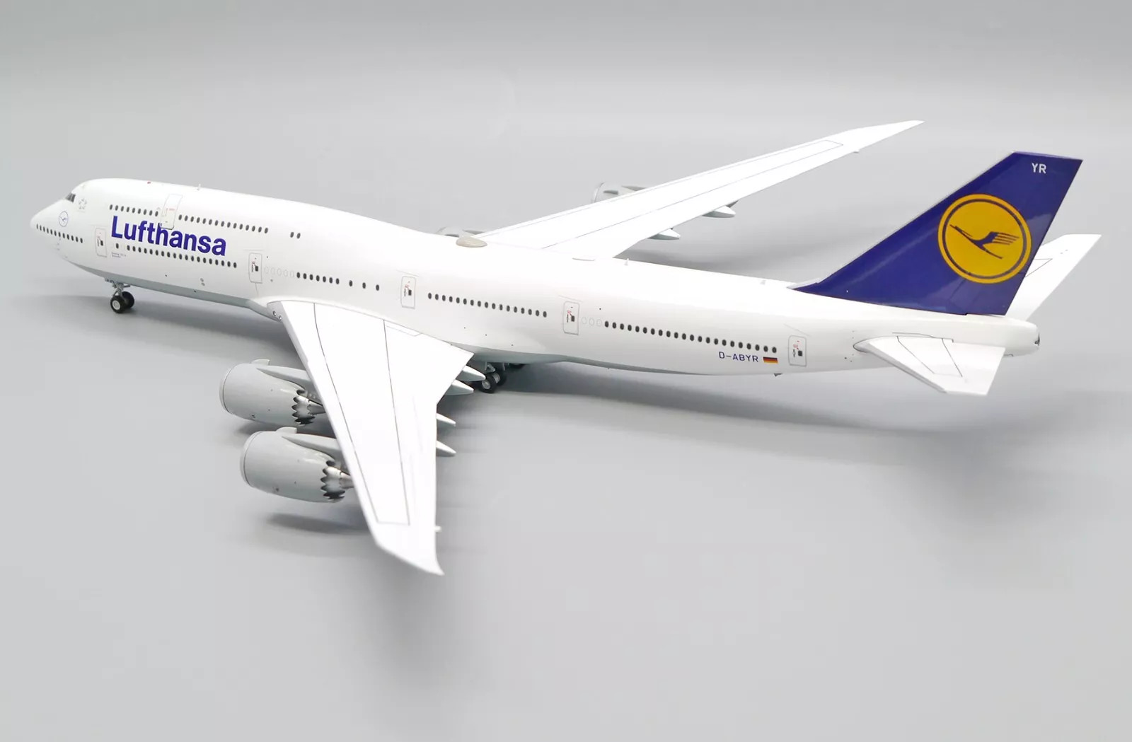 JC Wings Lufthansa Boeing 747-8 D-ABYR Scale 1/200 EW2748003