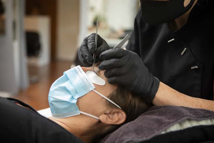 Basic Steps On How To Apply Eyelash Extensions - Lash Stuff