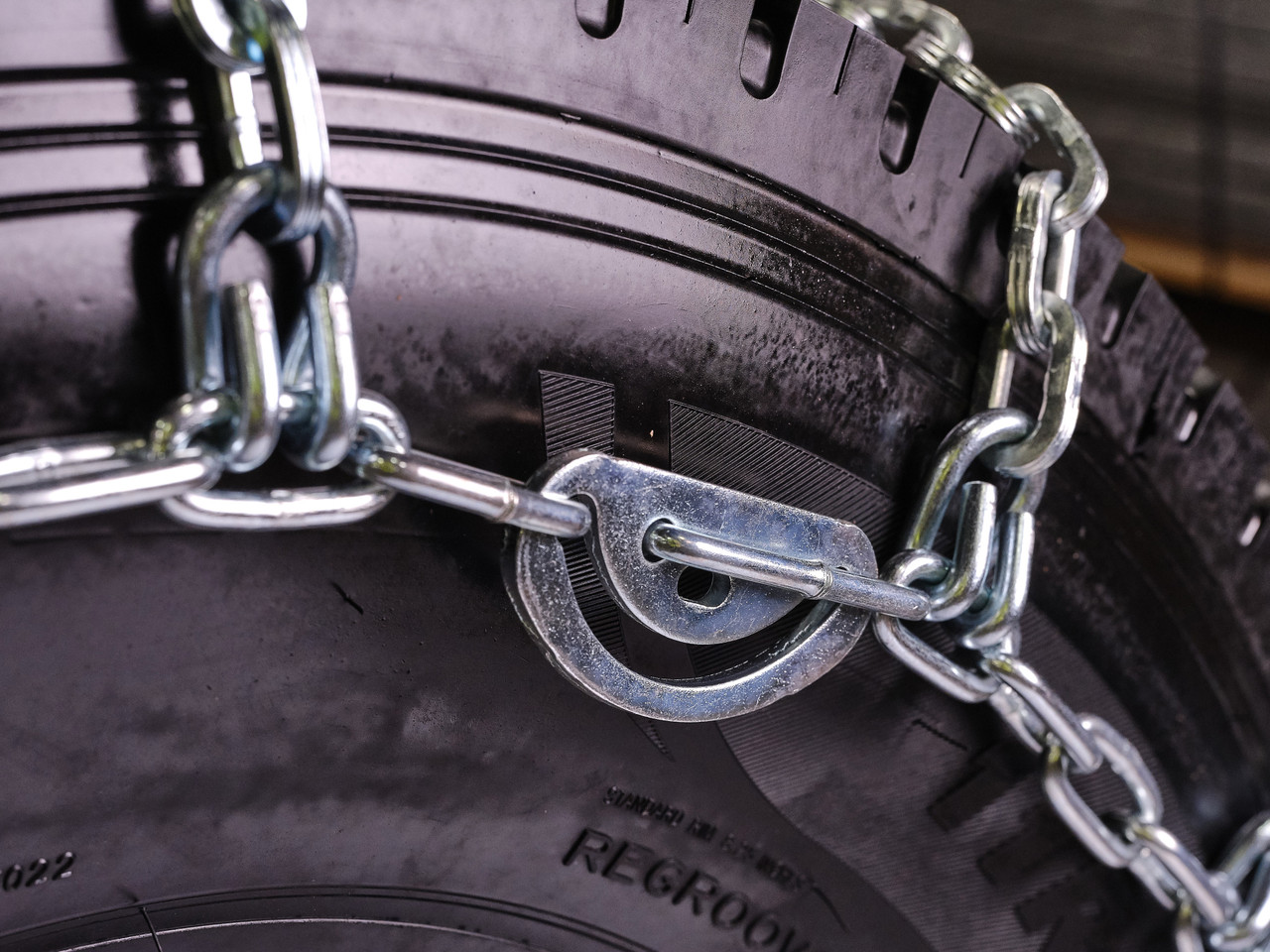 275/70-18 Tire Chains Pewag Made in USA 7 mm Square with Cams
