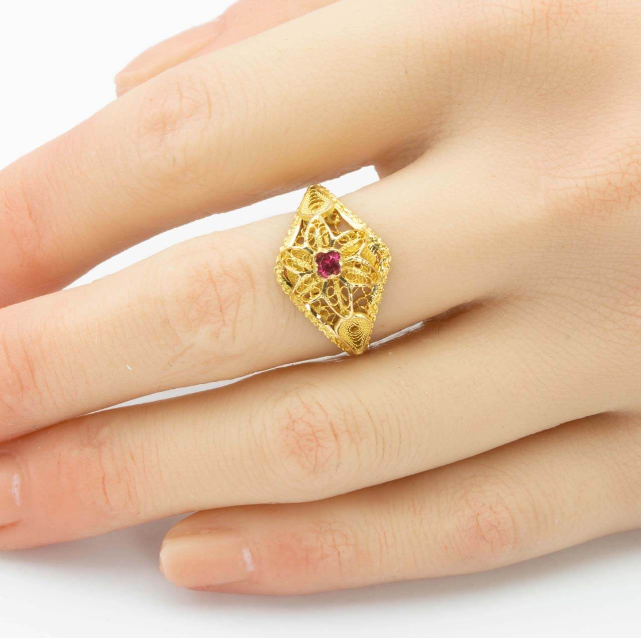Second Hand 18ct Gold Ruby Flower Ring | RH Jewellers