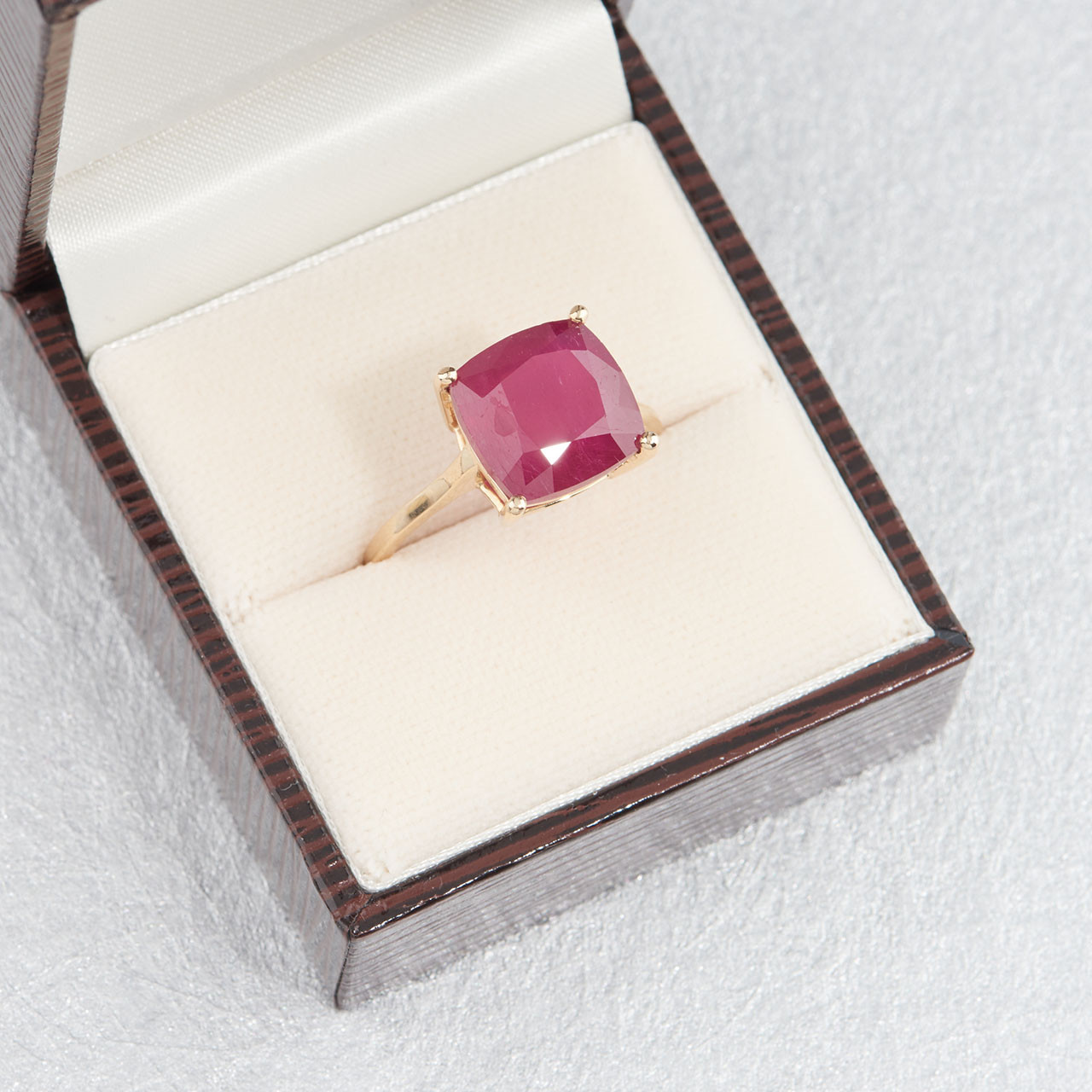 Second Hand 9ct Gold Ruby Solitaire Ring | RH Jewellers