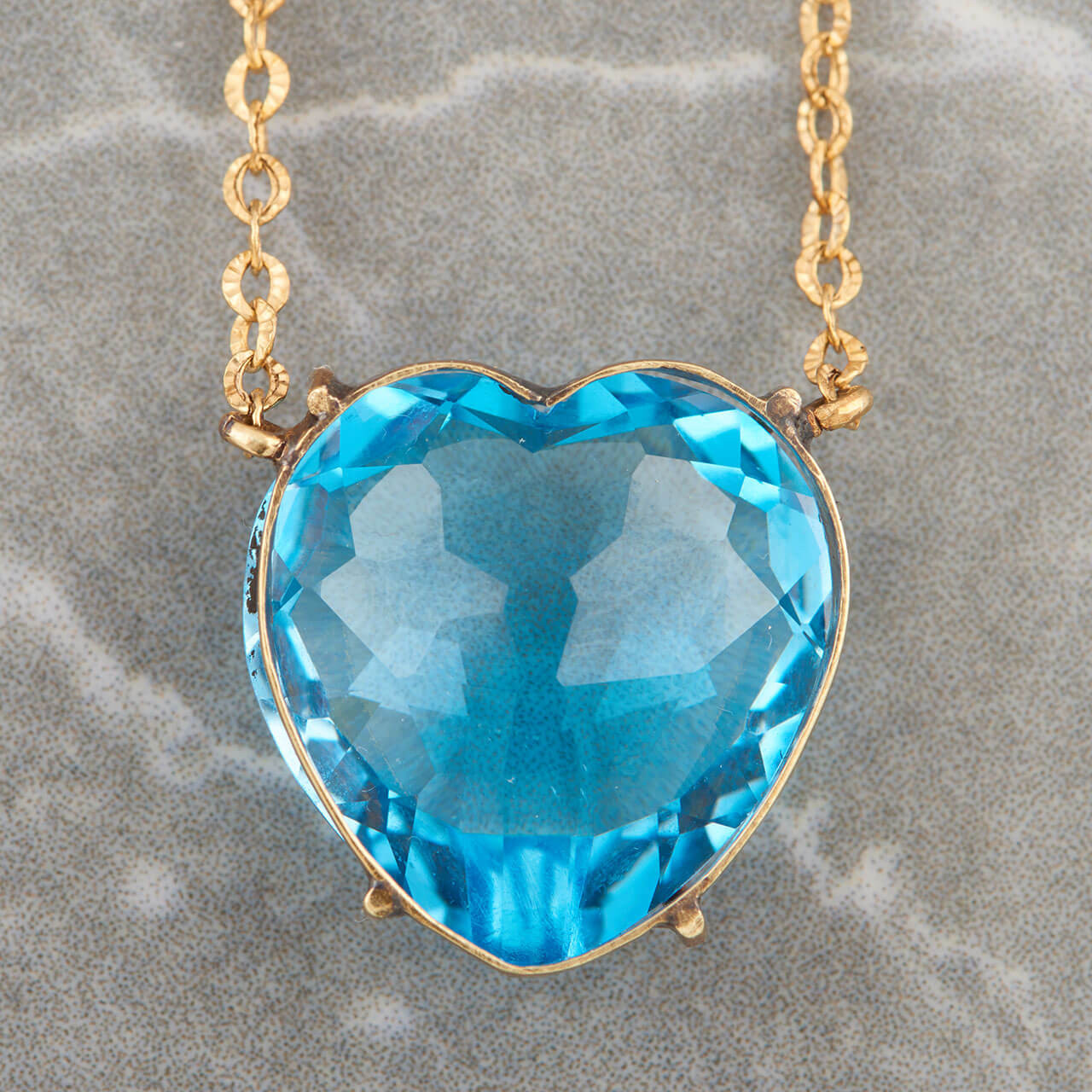 18ct Gold Blue Topaz Heart Pendant Necklace | RH Jewellers