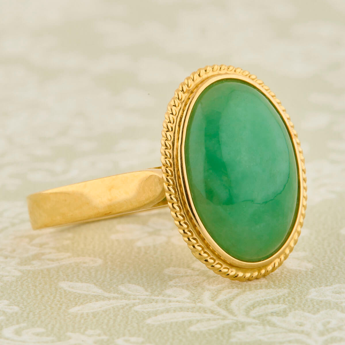 Second Hand 18ct Gold Large Oval Jade Ring | RH Jewellers