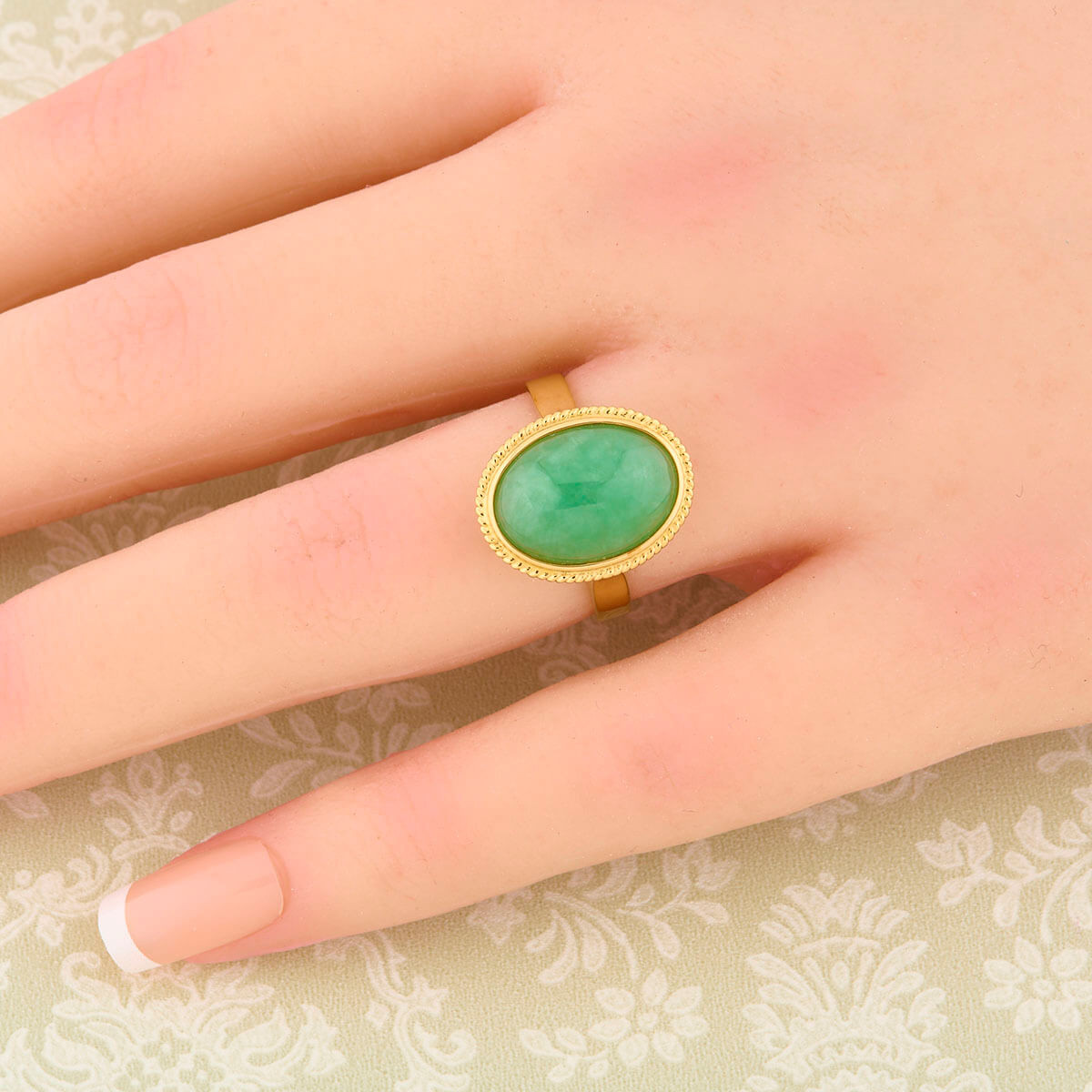 Second Hand 18ct Gold Large Oval Jade Ring | RH Jewellers