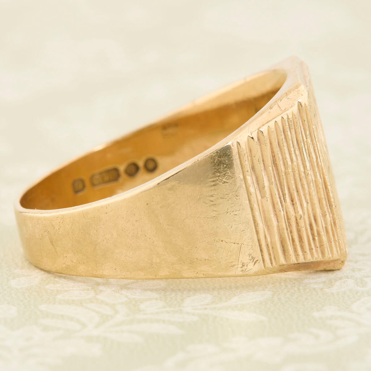 Second Hand 9ct Gold Barked Signet Ring | RH Jewellers