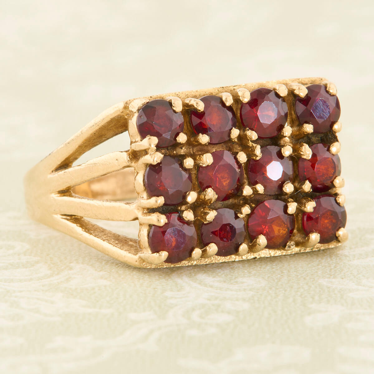 Vintage 9ct Gold Rectangle Garnet Ring | RH Jewellers