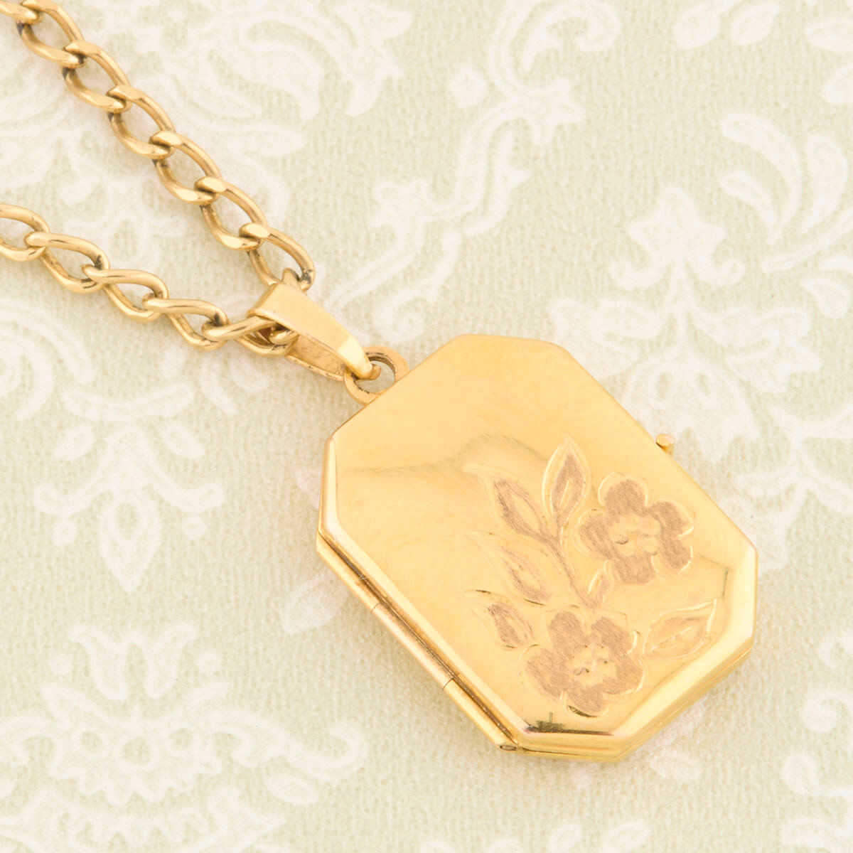 Second Hand 9ct Gold Rectangle Floral Locket | RH Jewellers