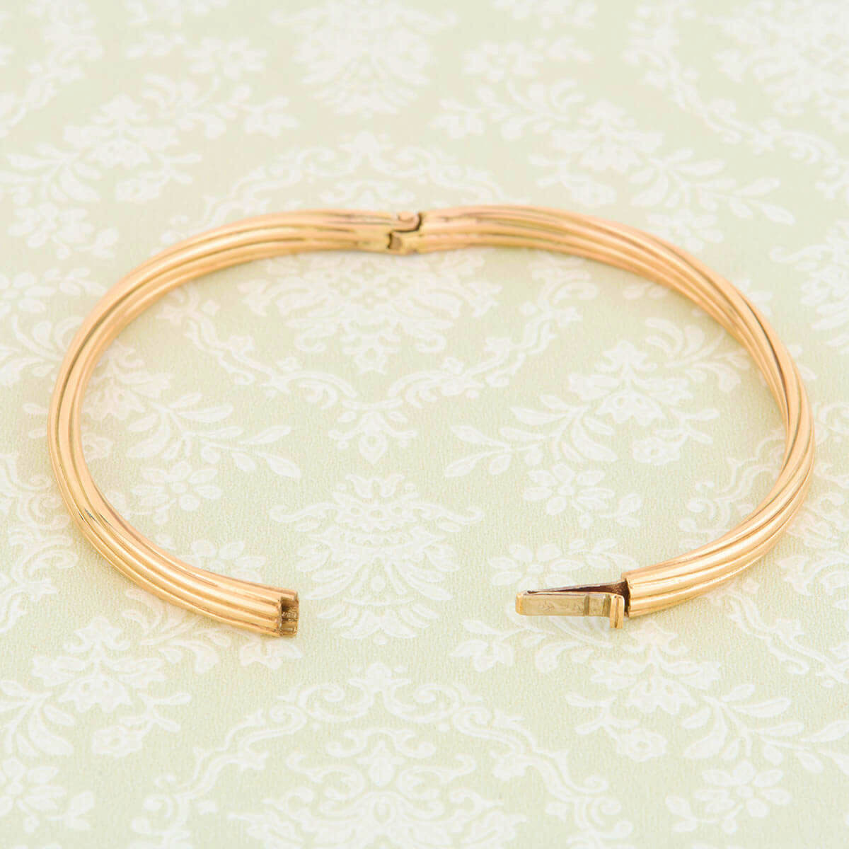 Second Hand 9ct Gold Reeded Hinged Bangle | RH Jewellers