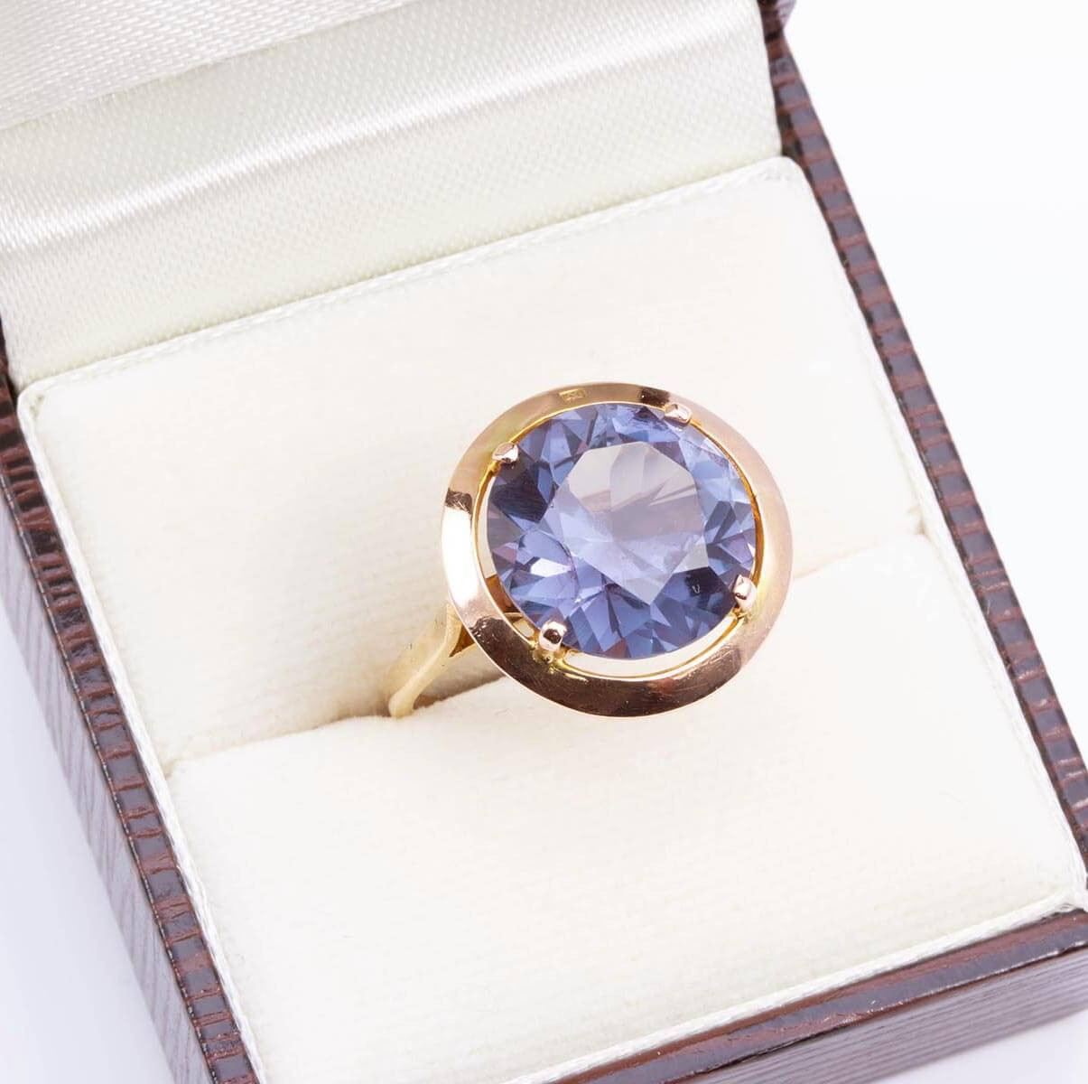 Second Hand 9ct Gold Large Alexandrite Ring | RH Jewellers