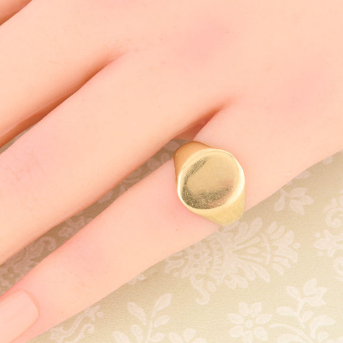 Second Hand Small 9ct Gold Oval Signet Ring | RH Jewellers