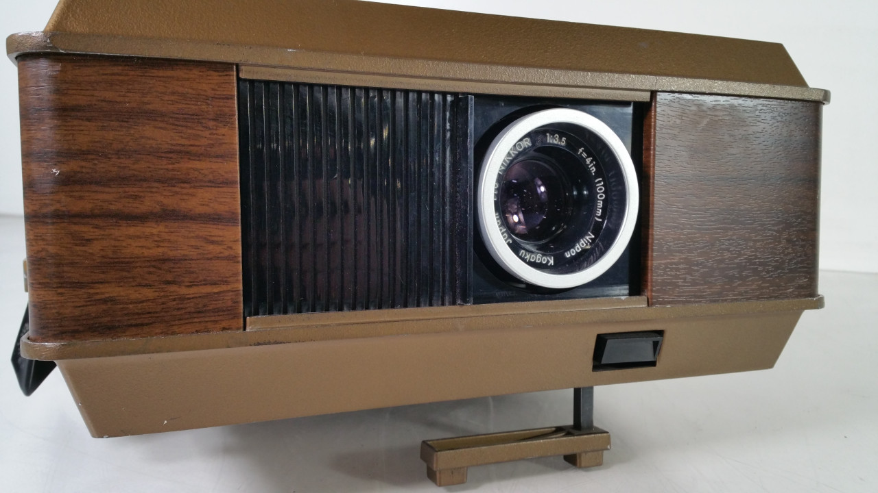 Nikkormat GC-2 Vintage Autofocus Slide Projector at TR Reuse Group