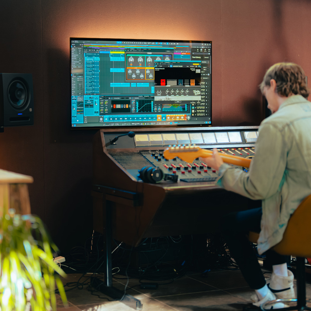FENDER STUDIO PRO 8 PERPETUAL LICENSE - Link Audio