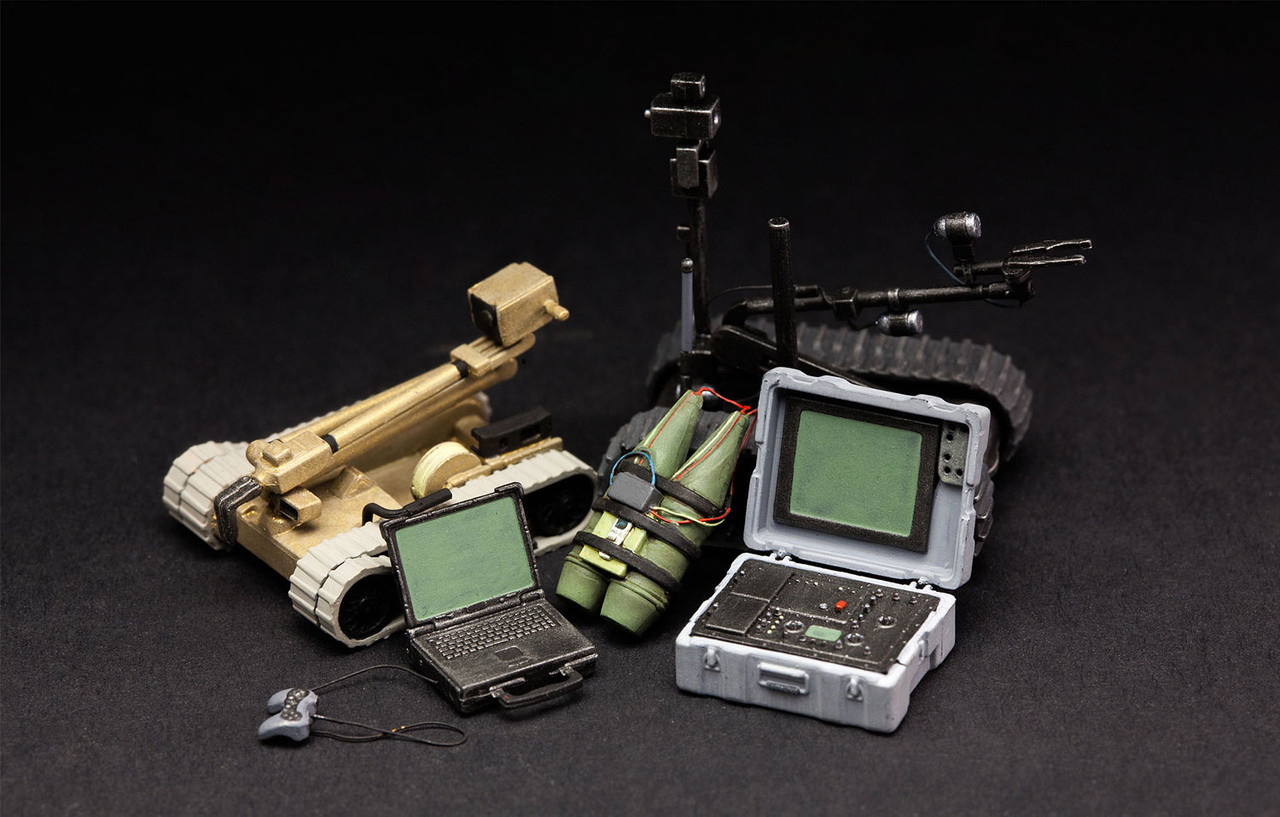 Meng 1/35 U.S. Explosive Ordnance Disposal Specialists & Robots Plastic ...