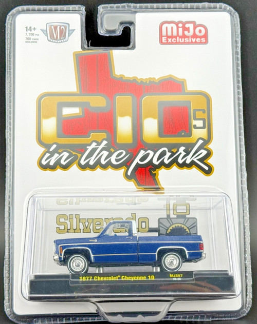 M2 1/64 CHEVY CHEYENNE 1977 C10 In The Park -BLUE-