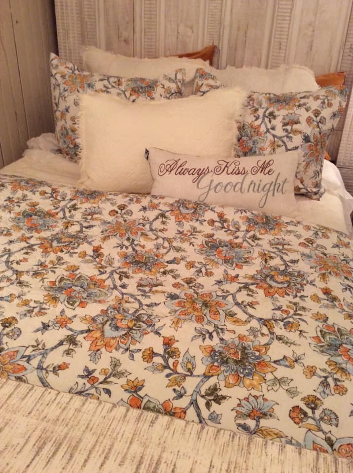 Keep Cozy This Fall with Country Style Bedding/Quilts & Coverlets ...