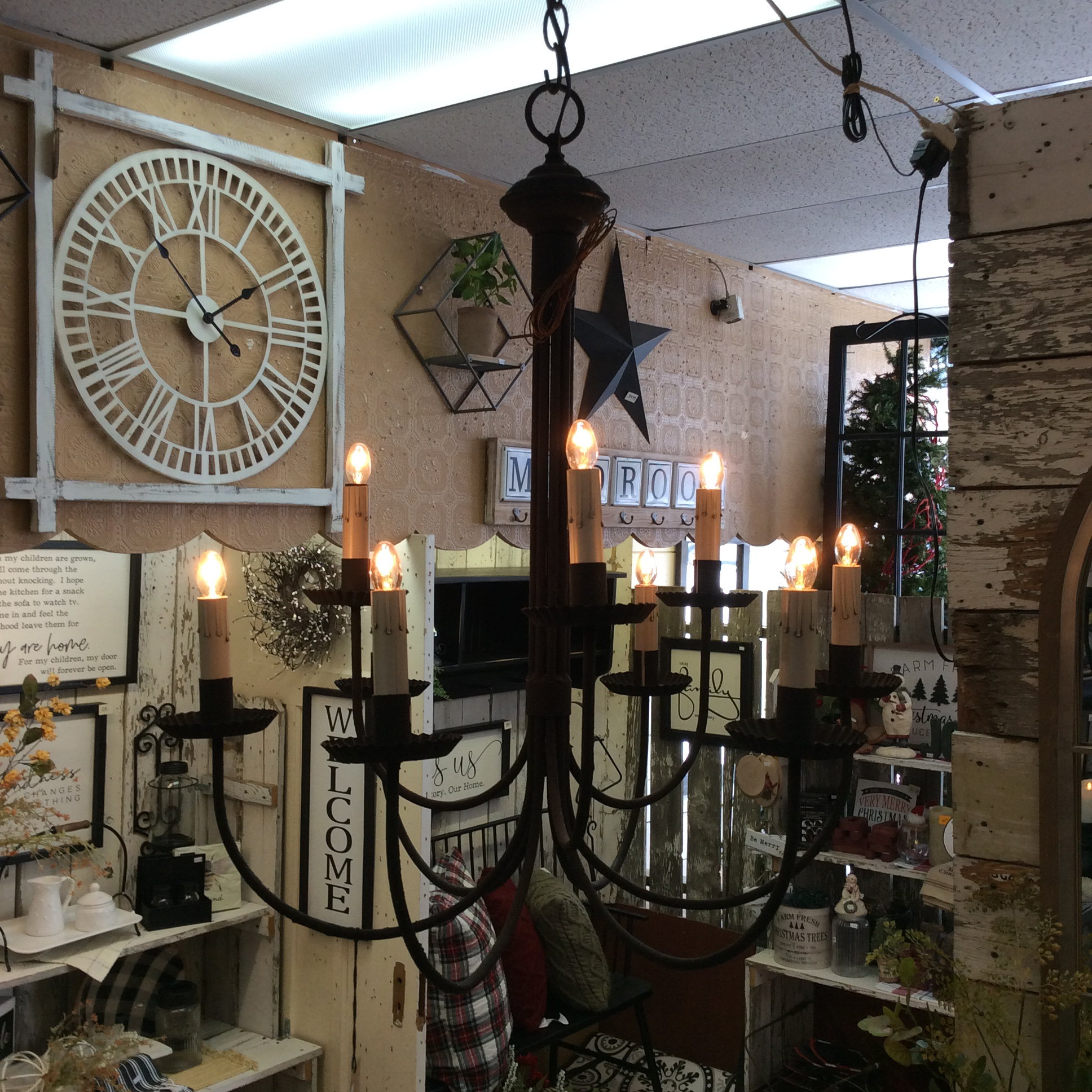 The Unique Charm of Rustic Farmhouse Lighting & Chandeliers: Adding ...