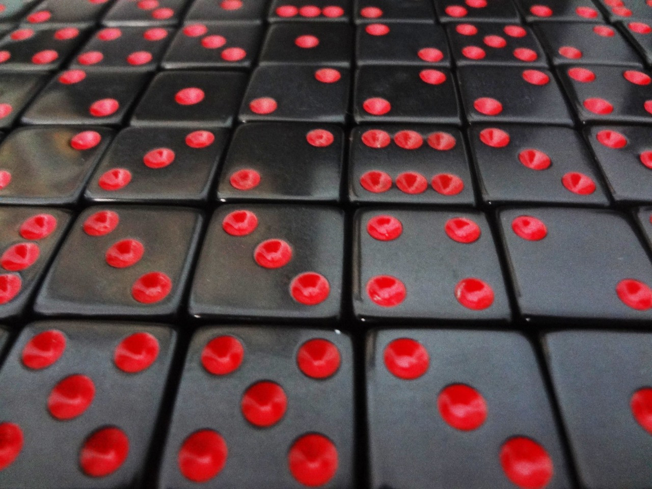 1000 Count - 16mm Black Dice with Red Pips - Hobby Monsters