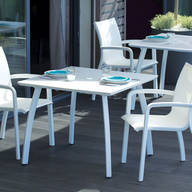 Grosfillex Sunset 36" Square Table | National Hospitality