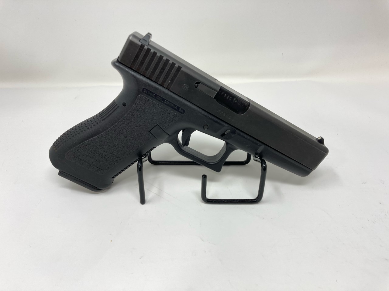 Used Glock 17 Gen 2, Collectors grade, Comes with original box 2 ...
