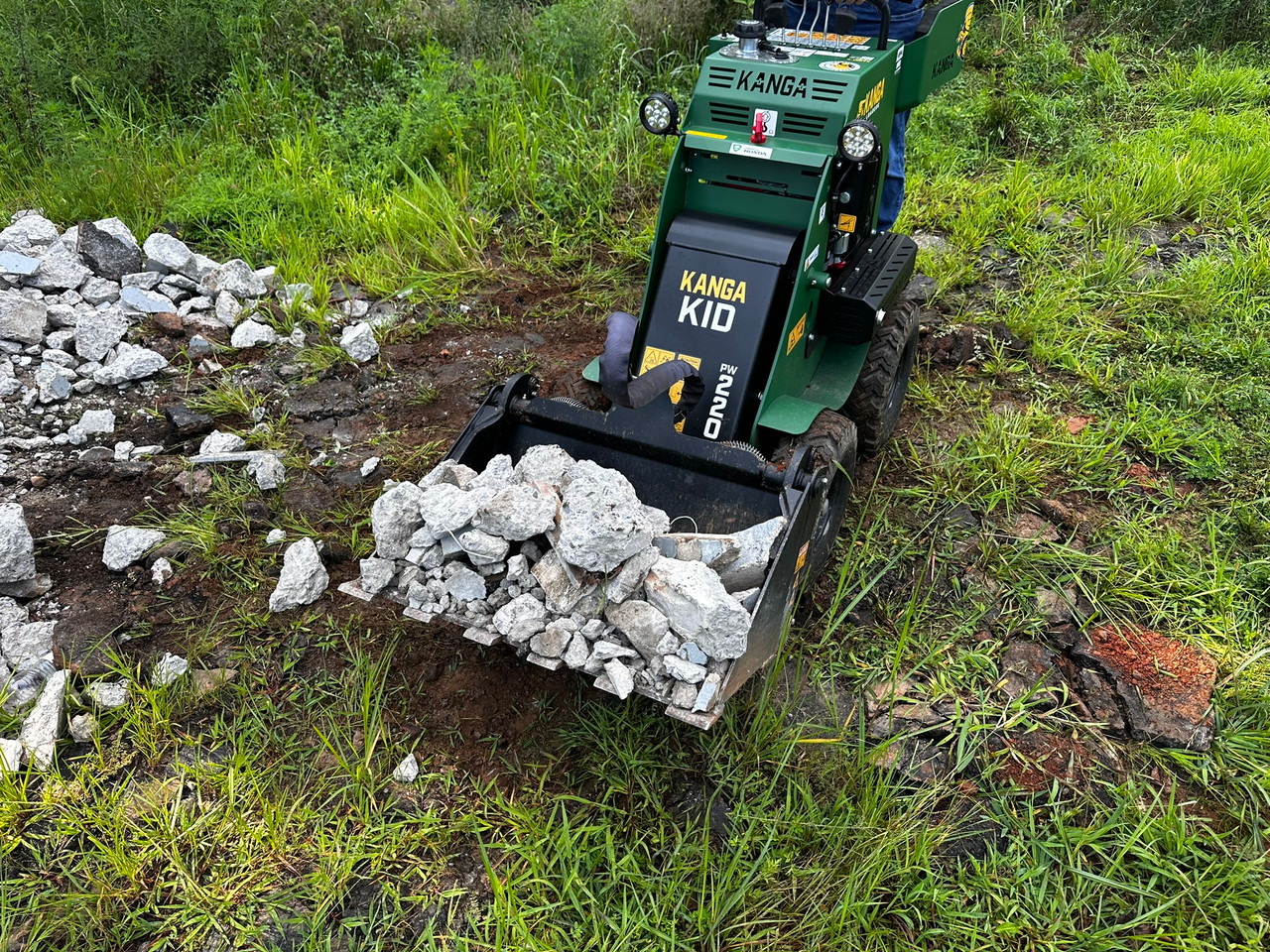 Kanga PW220 Wheeled Mini Skid Loader