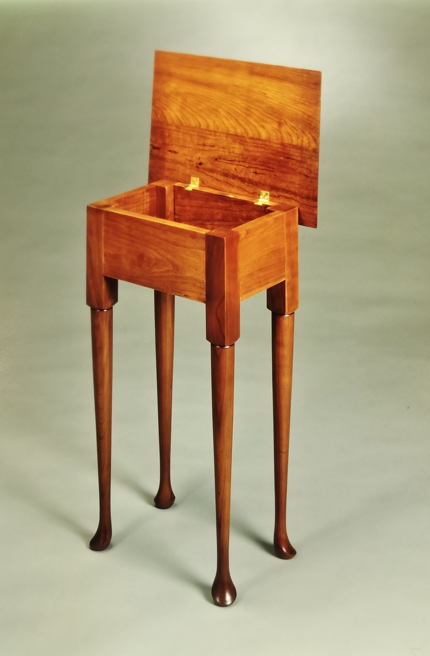 Pad Foot Table - BayneBox.com