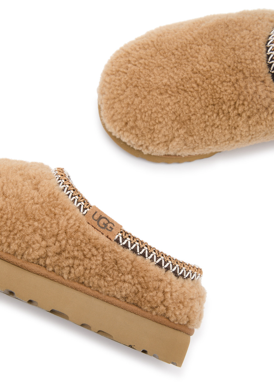 UGG Tasman Maxi Curly shearling flatform slippers | Harvey Nichols
