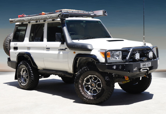 Toyota Hilux rock sliders