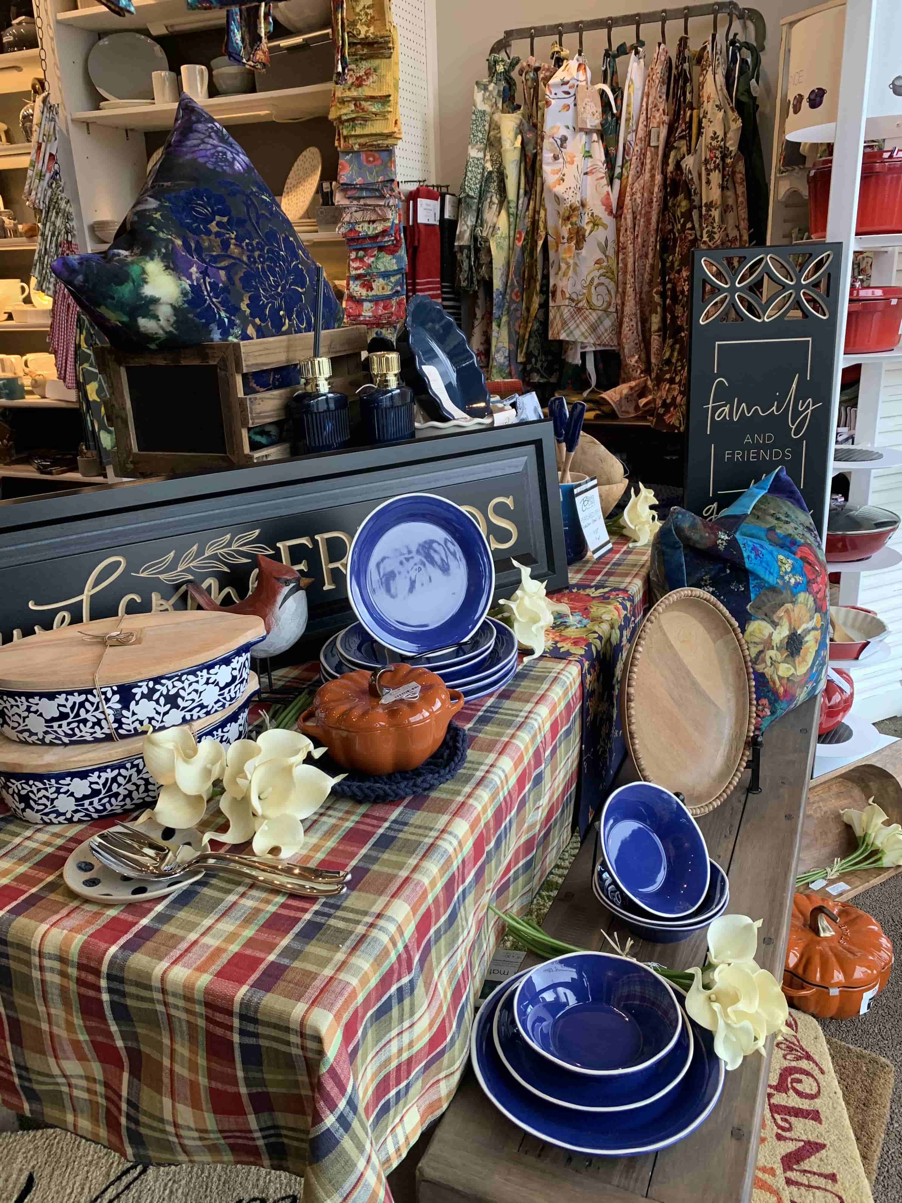 Thanksgiving Charm: Decorating Your Table with Creativity and Elegance ...