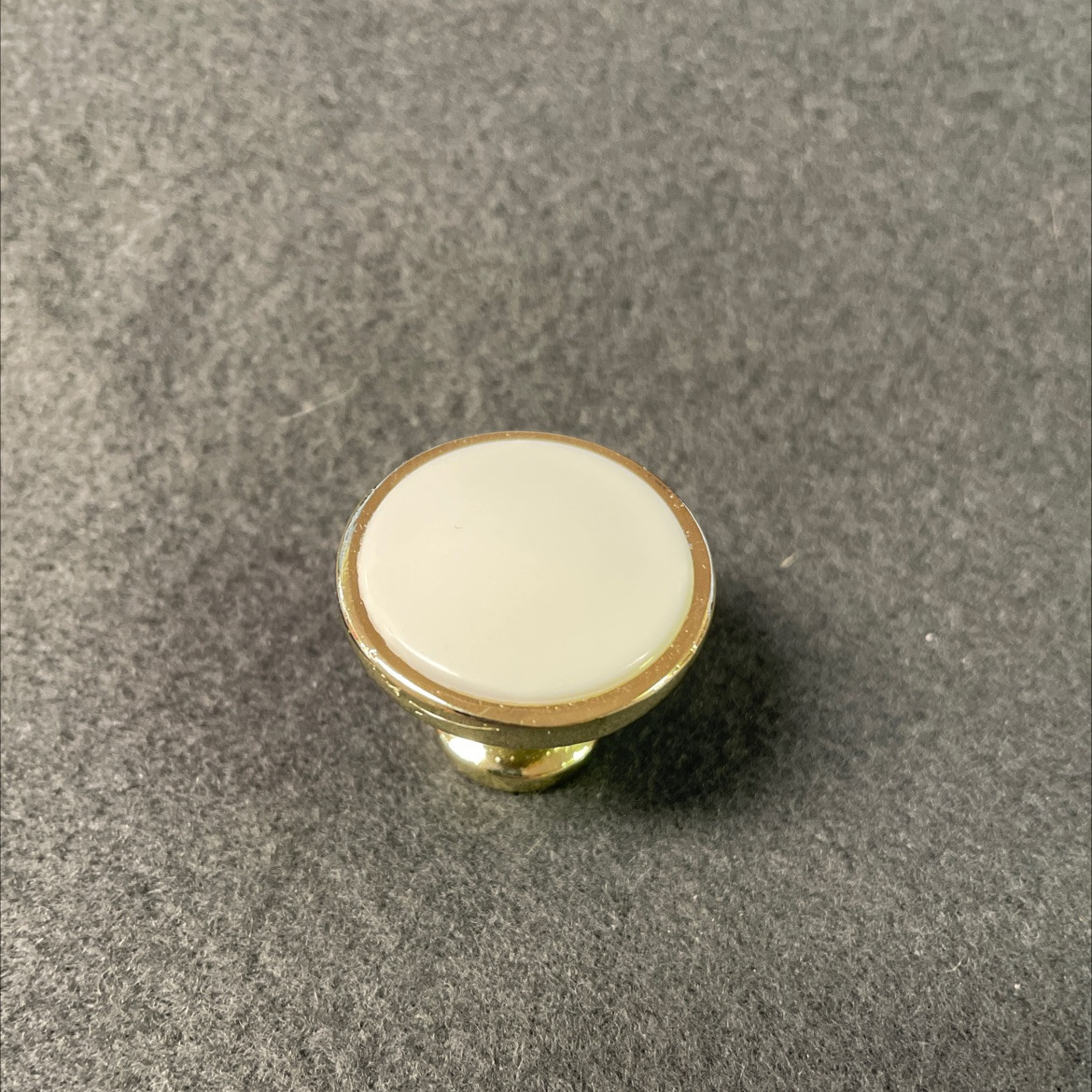 (12-Pack) 1-1/4 inch White Plastic Insert Knob Polished Brass