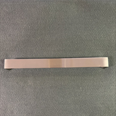 8-13/16" Avante Flat Pull Satin Nickel