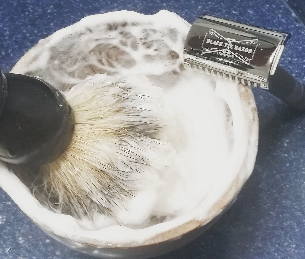 Why Shaving With A DE Razor Is Better - Sir Henry's®-Black Tie Razor ...