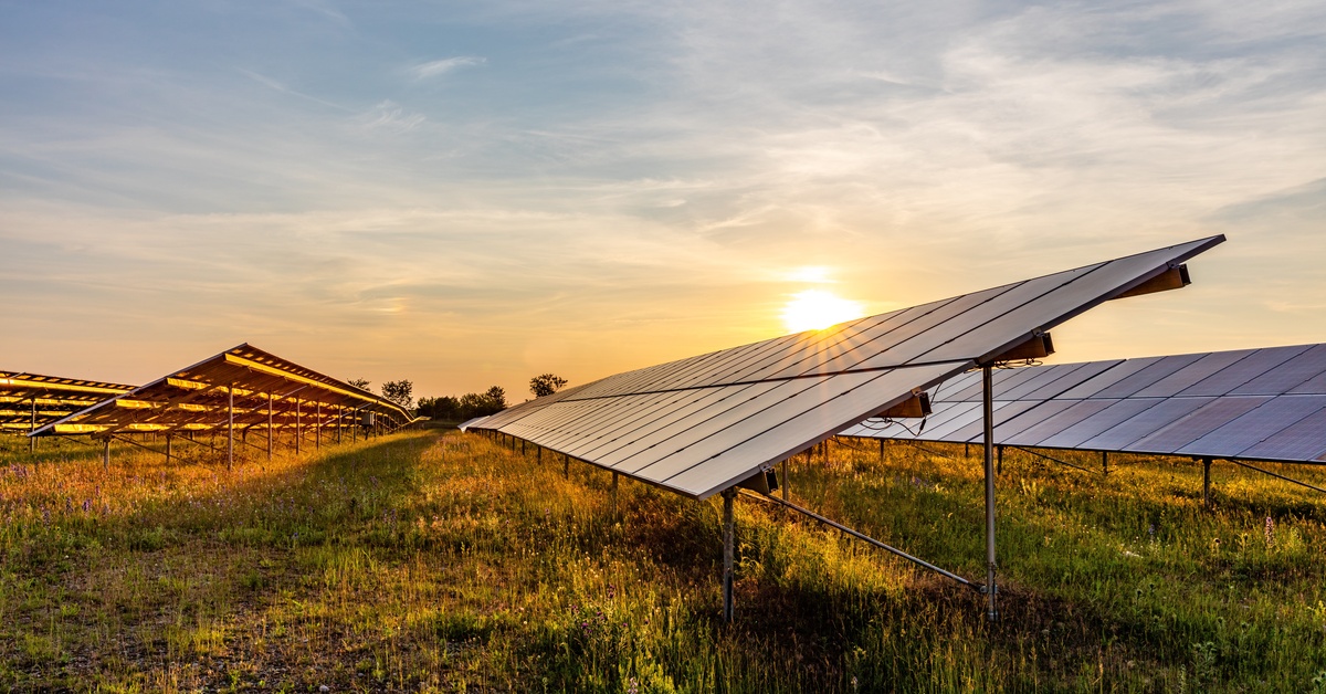 The Benefits of Solar Farms for the Environment and Economy - Get Solar ...