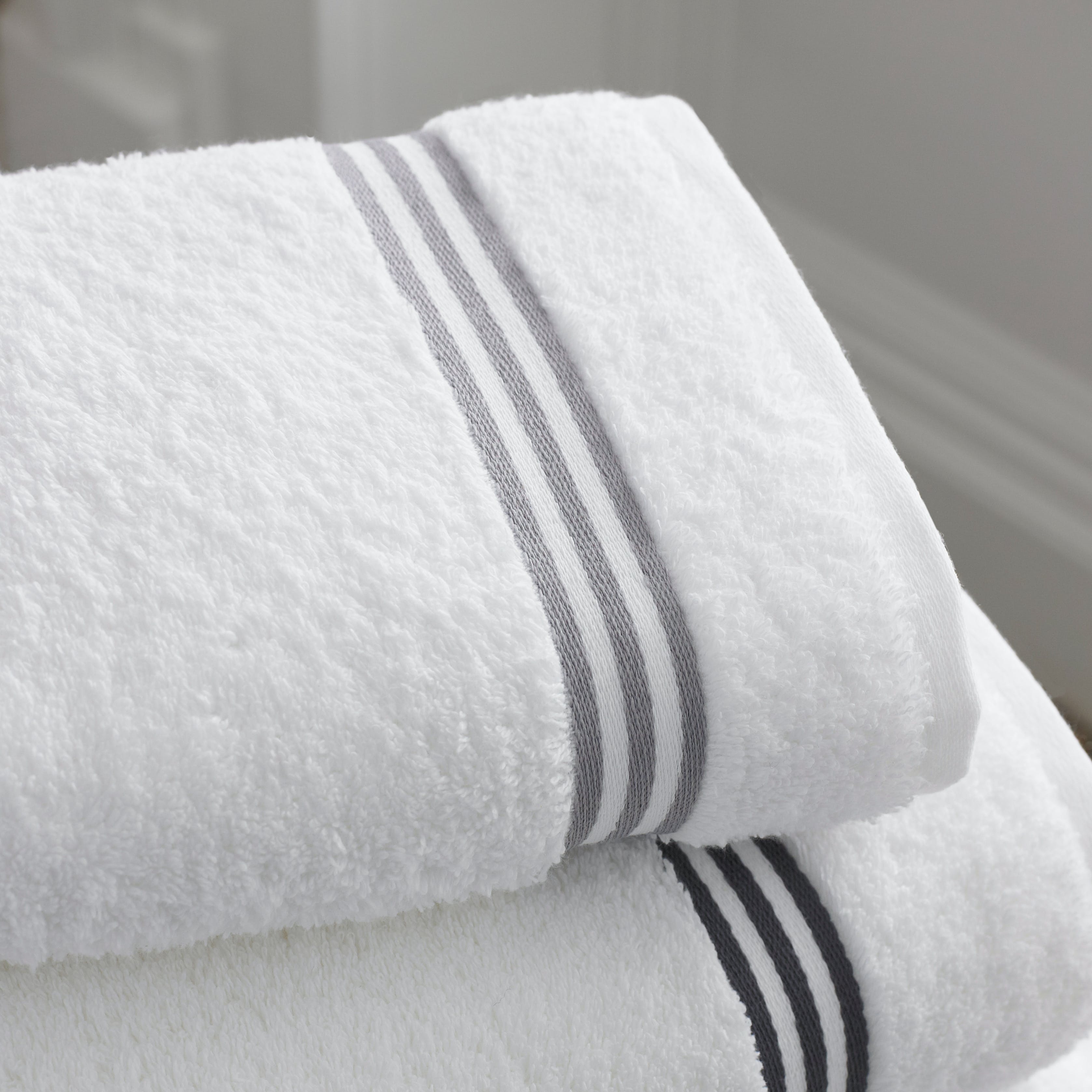 Choosing the Right Towel Material: A Guide to Softness, Absorbency, and ...