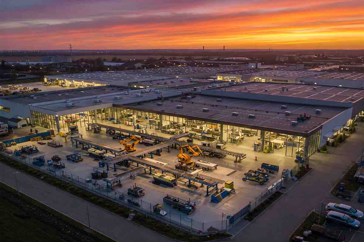 The Ultimate Guide to Garage Workshop Layouts: Maximizing Space and ...