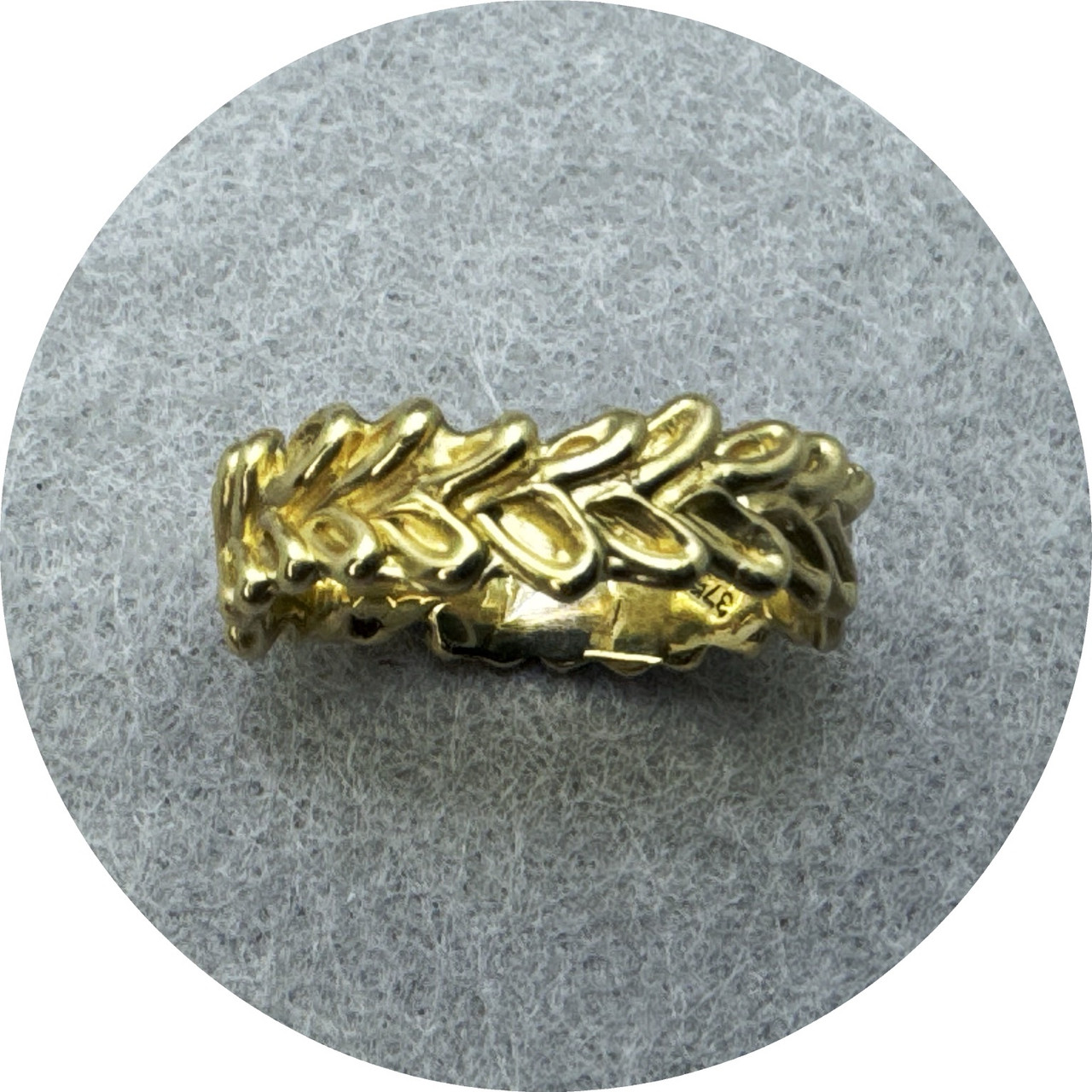 Sophie Quinn - Laurel Band, 9ct Yellow Gold, Size N - KIN Gallery